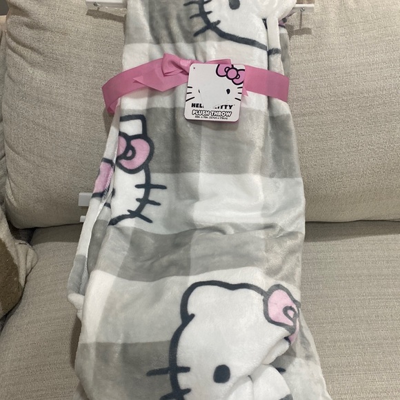 Hello Kitty | Bedding | Hello Kitty Sanrio Plush Viral Tiktok Throw ...